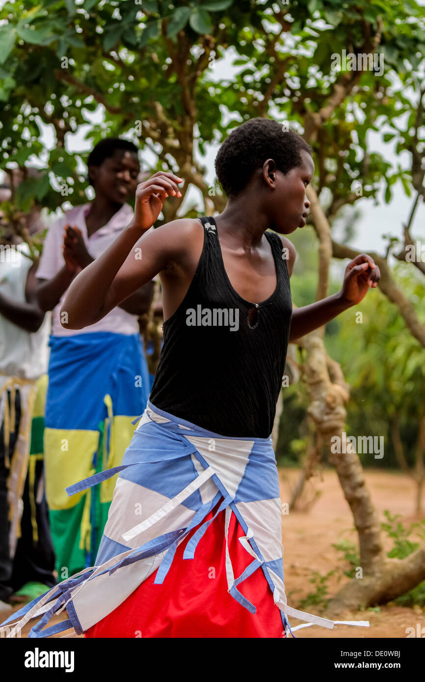 Femme rwandaise Banque de photographies et d’images à haute résolution ...