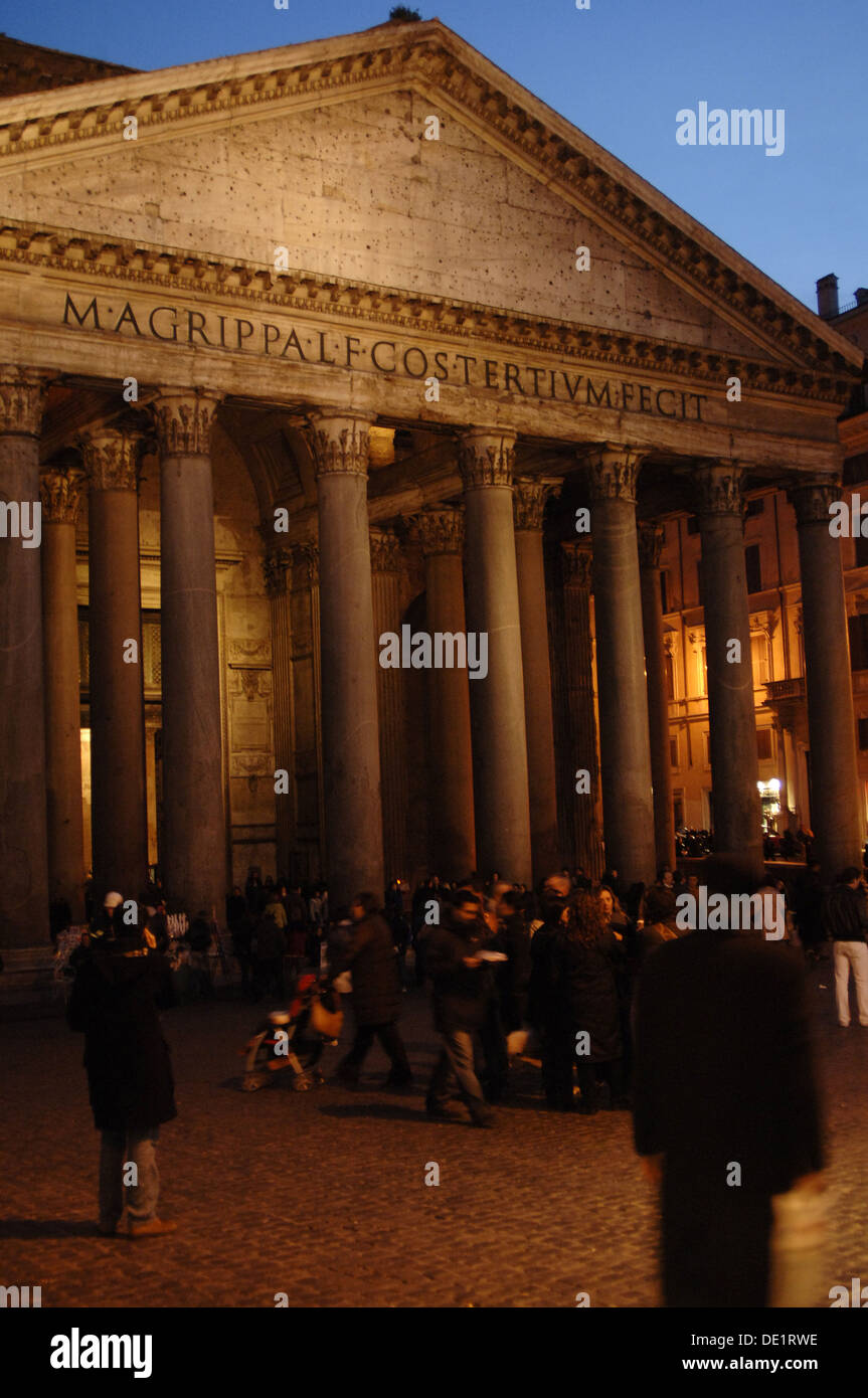 L'Italie. Rome. Panthéon d'Agrippa. Érigée par l'empereur Marcus ...