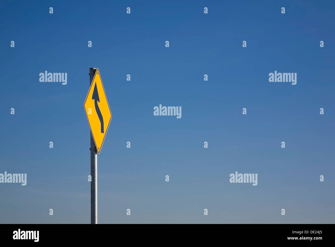 Panneau de signalisation jaune et noir Banque de photographies et d ...