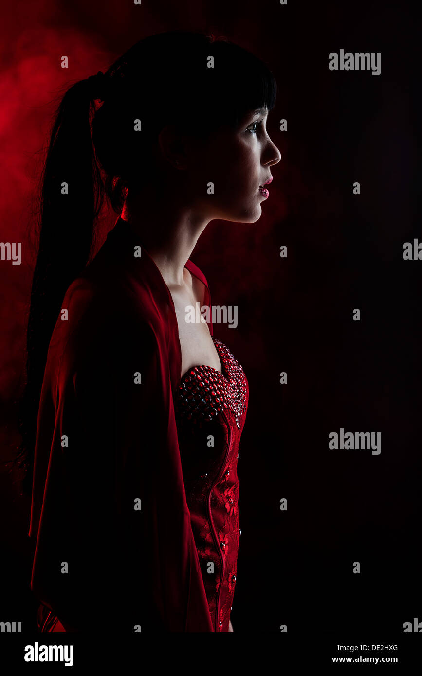 Robe longue rouge Banque de photographies et d’images à haute ...