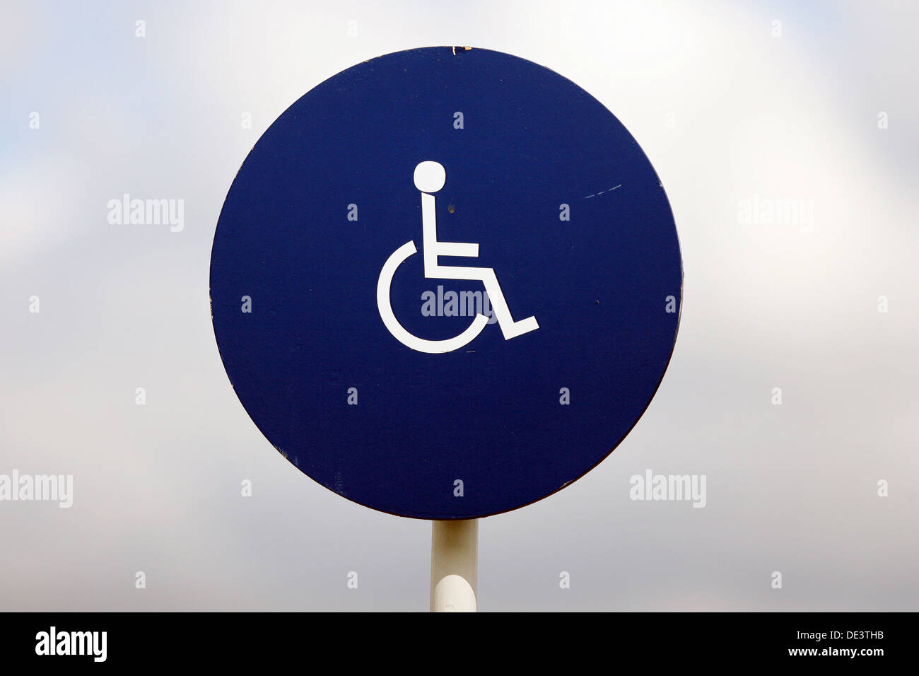 Fauteuil roulant et bouclier Banque de photographies et d’images à ...