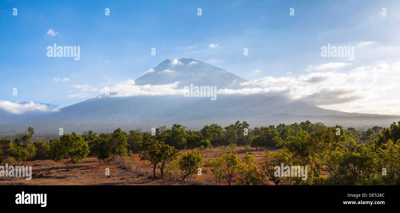 Volcan gunung agung Banque de photographies et d’images à haute ...
