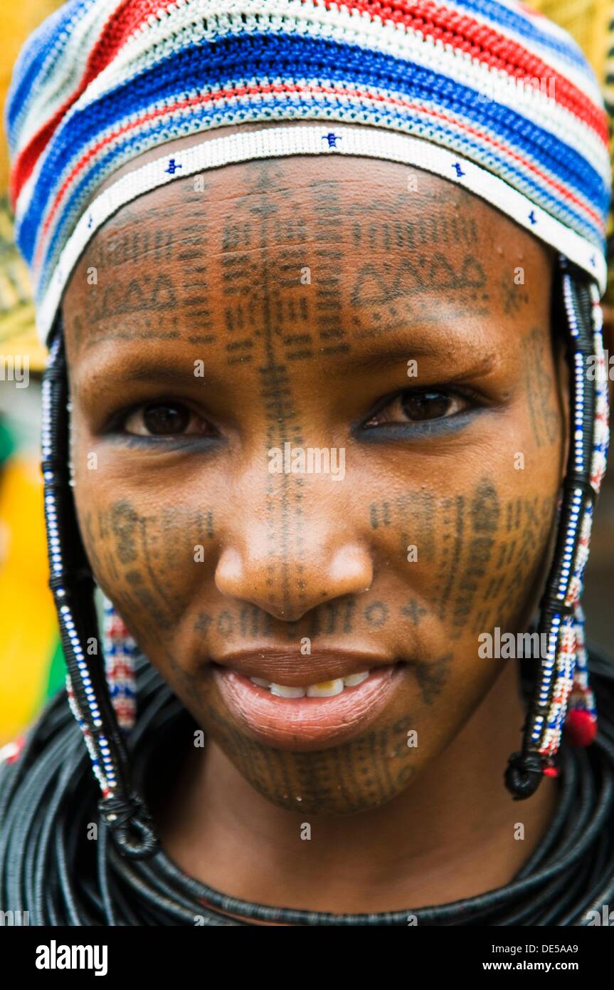 Tatouages visage peul Banque de photographies et d’images à haute résolution - Alamy