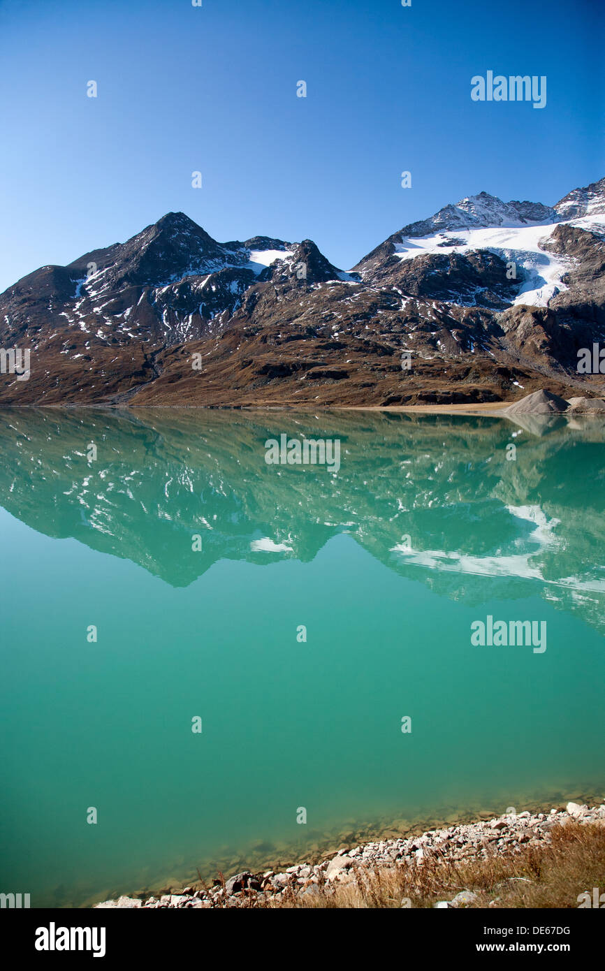 Lago bianco Banque de photographies et d’images à haute résolution - Alamy