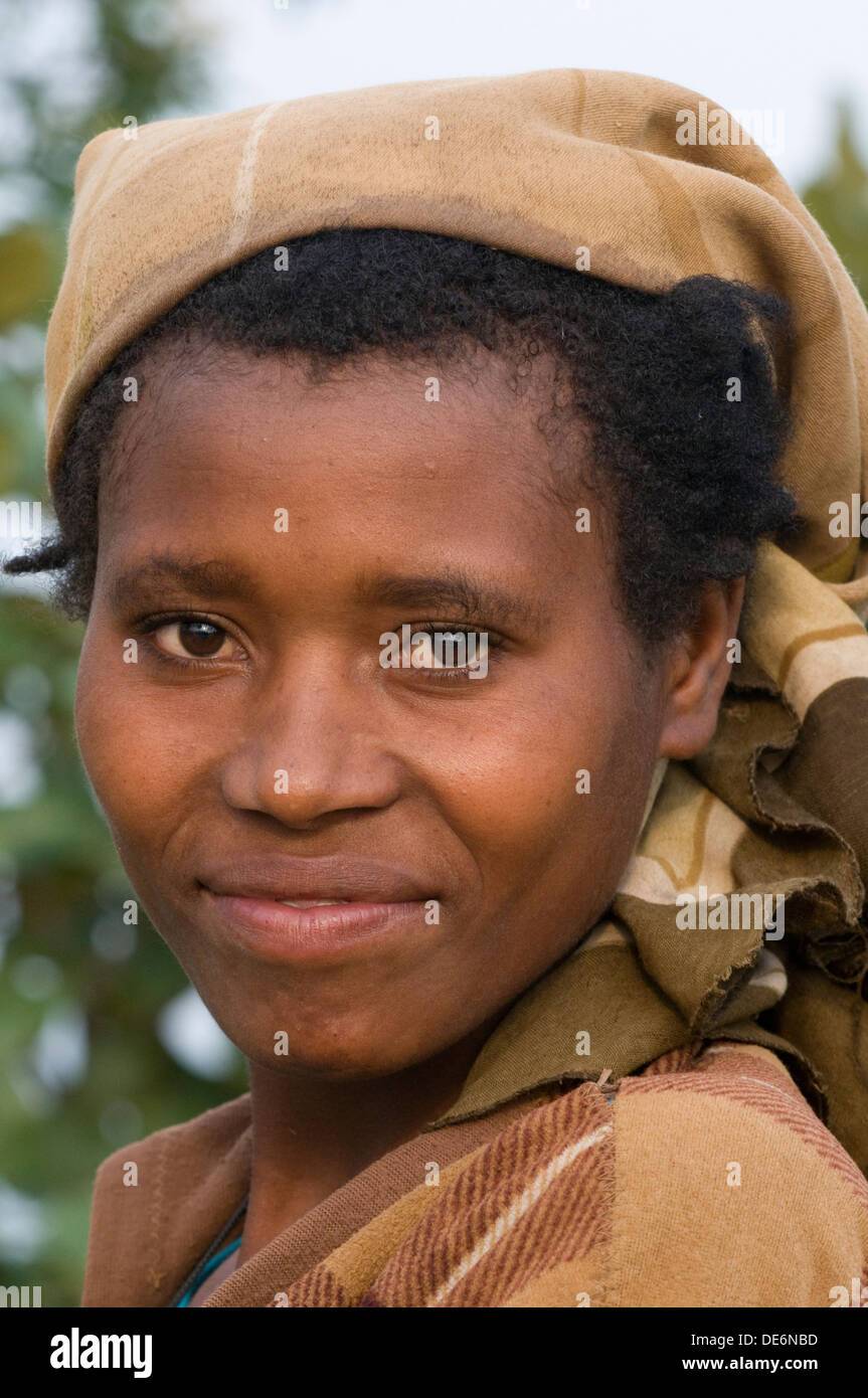 Femme africaine mozambique Banque de photographies et d’images à haute ...