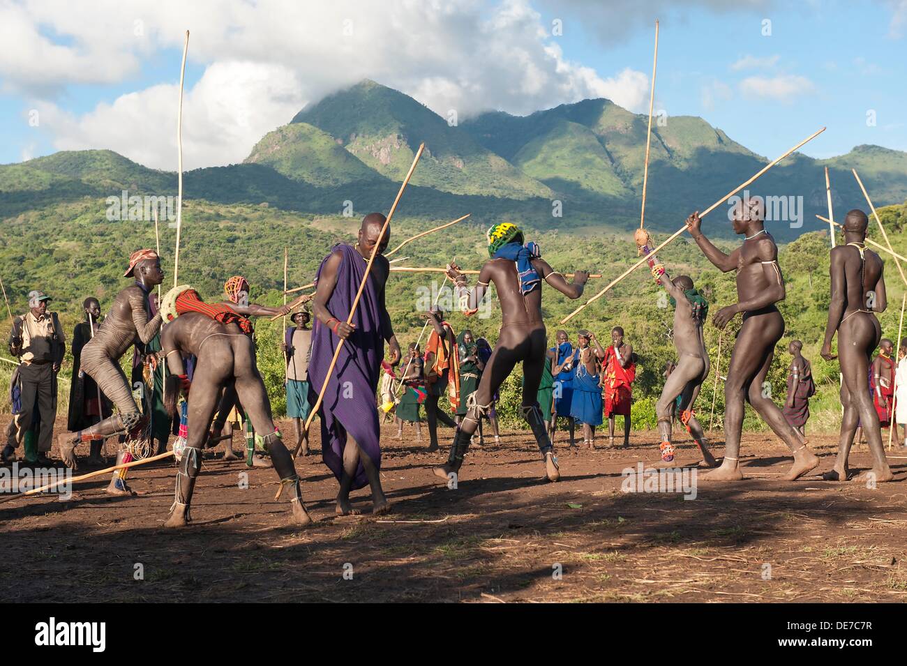 Donga Stick Fighters Surma Tribe Banque d'image et photos - Alamy