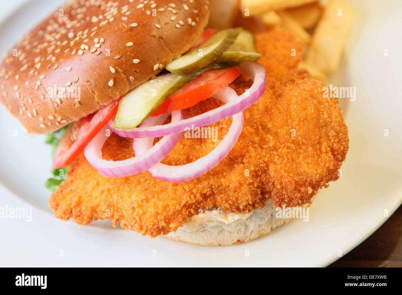 Chicken schnitzel burger Banque de photographies et d’images à haute ...