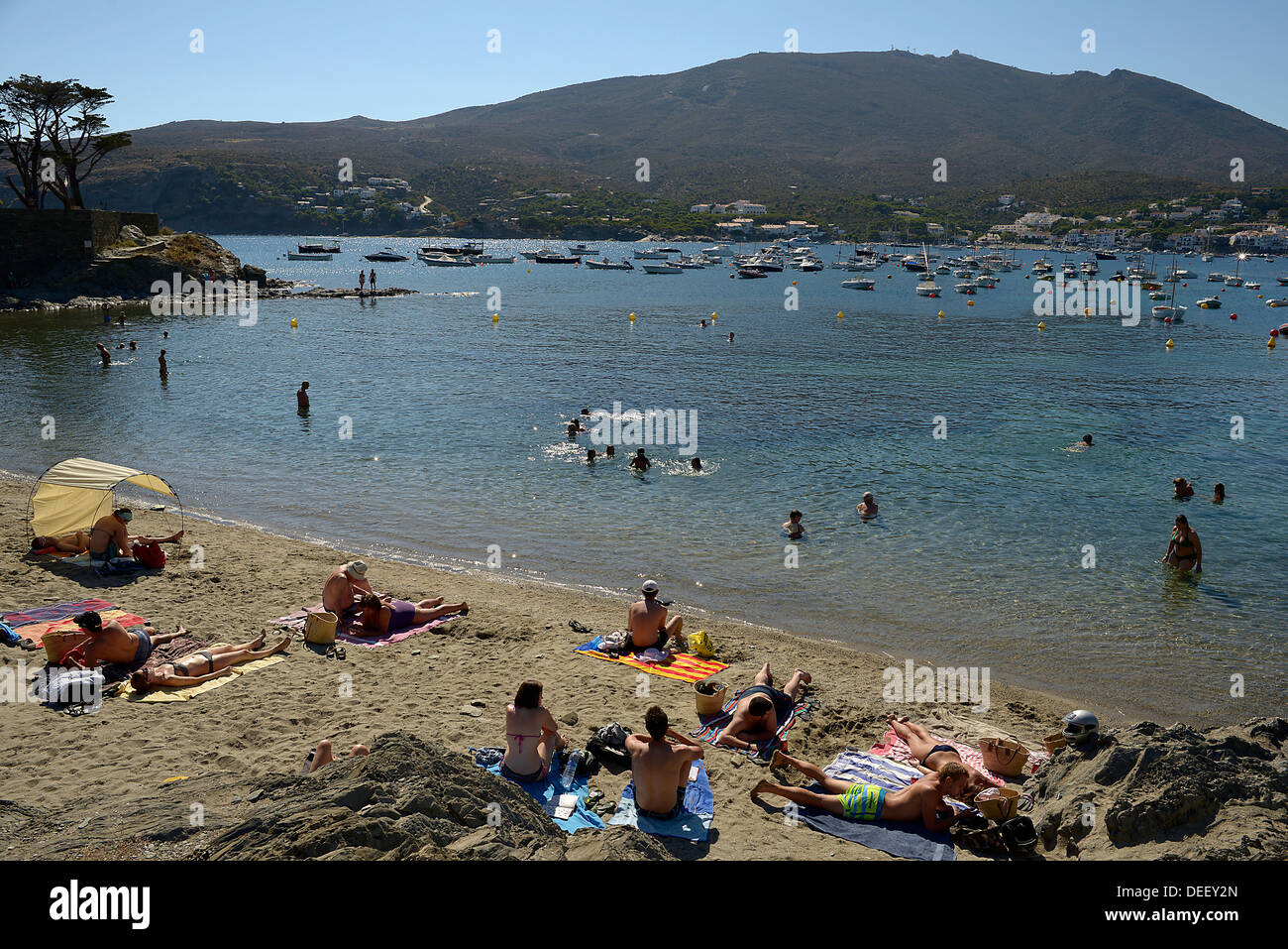 Cadaques beach Banque de photographies et d’images à haute résolution ...