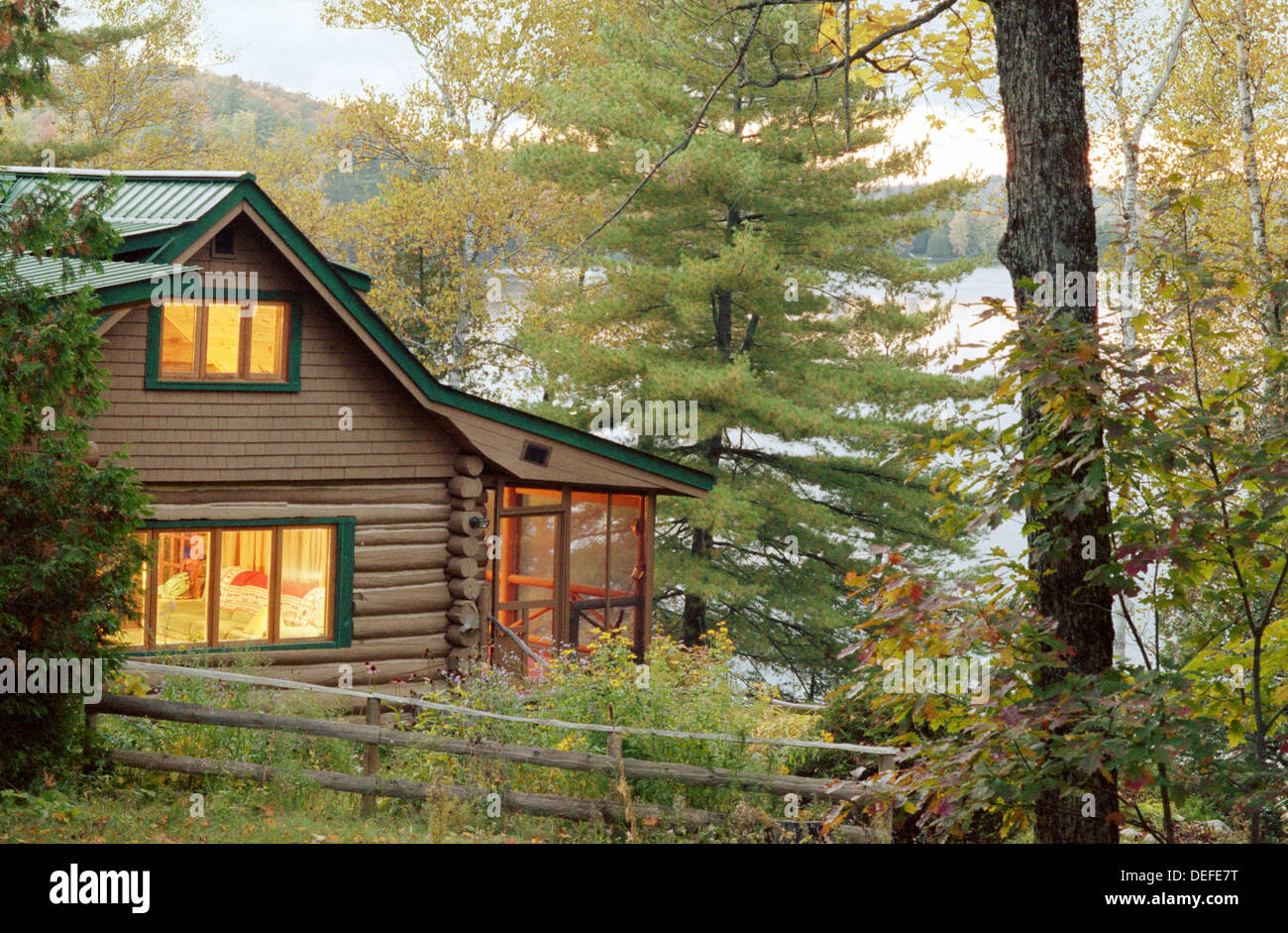 Canadian cottage Banque d'image et photos - Alamy