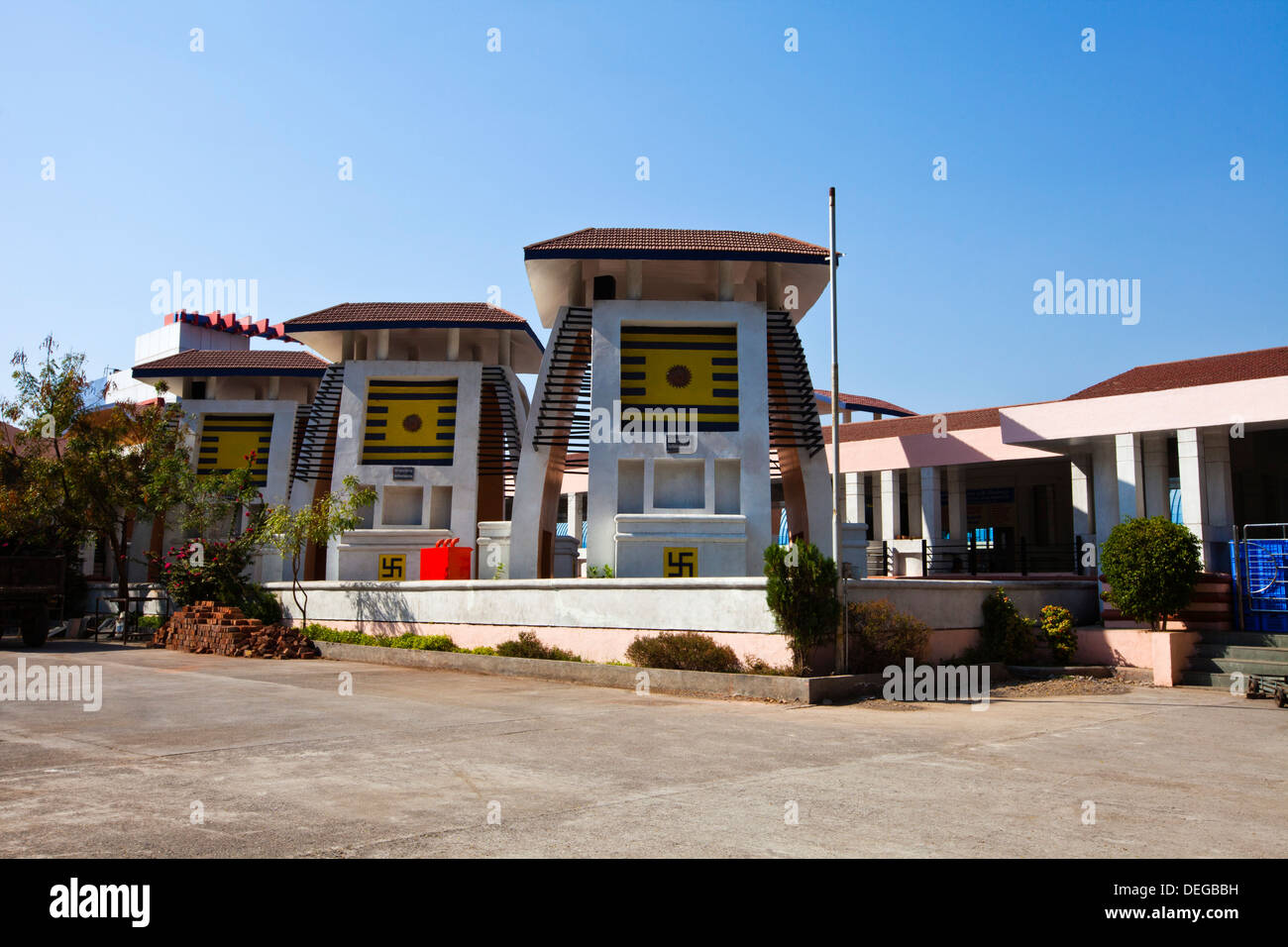Façade d'un temple, Shri Shaneshwar Devasthan, Shani Shingnapur ...