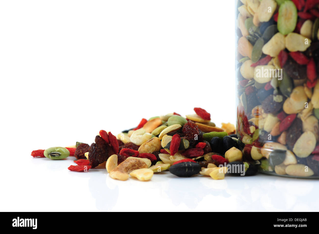 Noix et fruits Banque de photographies et d’images à haute résolution ...