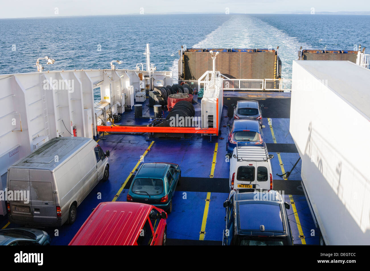 Voitures sur un ferry Banque de photographies et d’images à haute ...