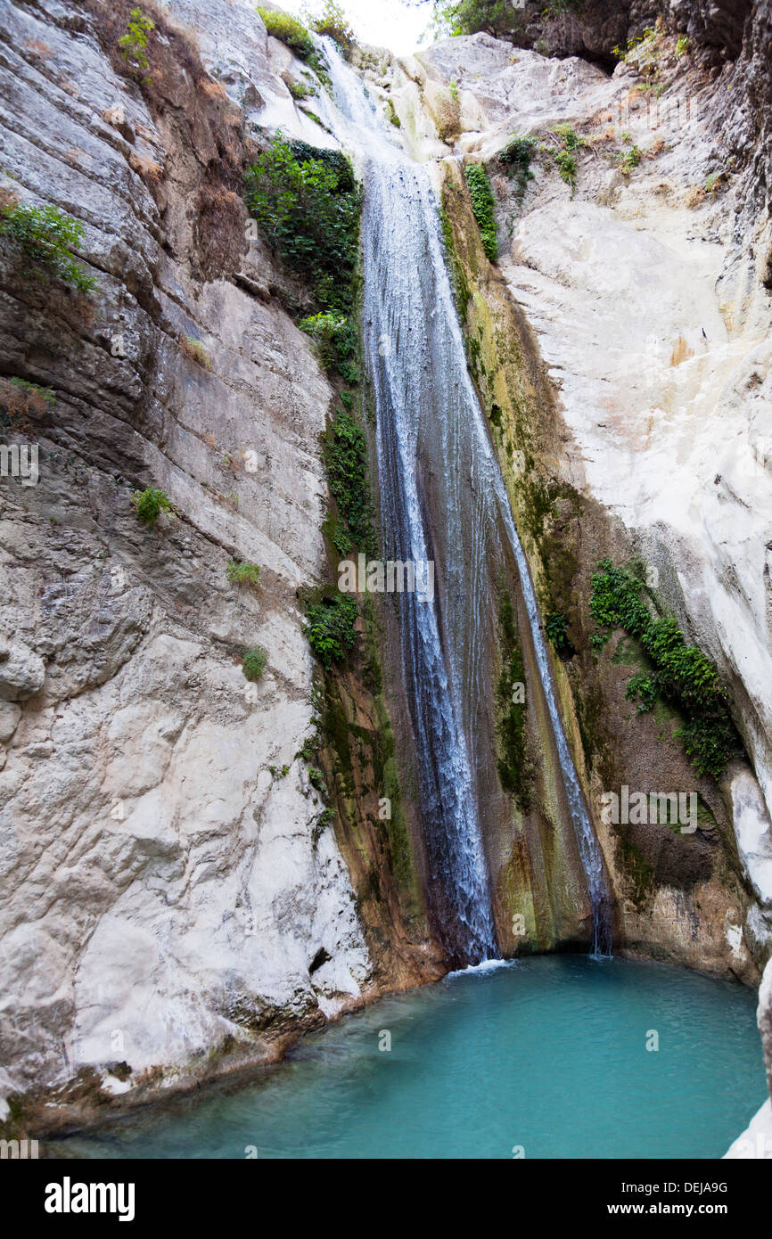 La plus grande parmi les cascades cascade dans les gorges de Dimosari ...