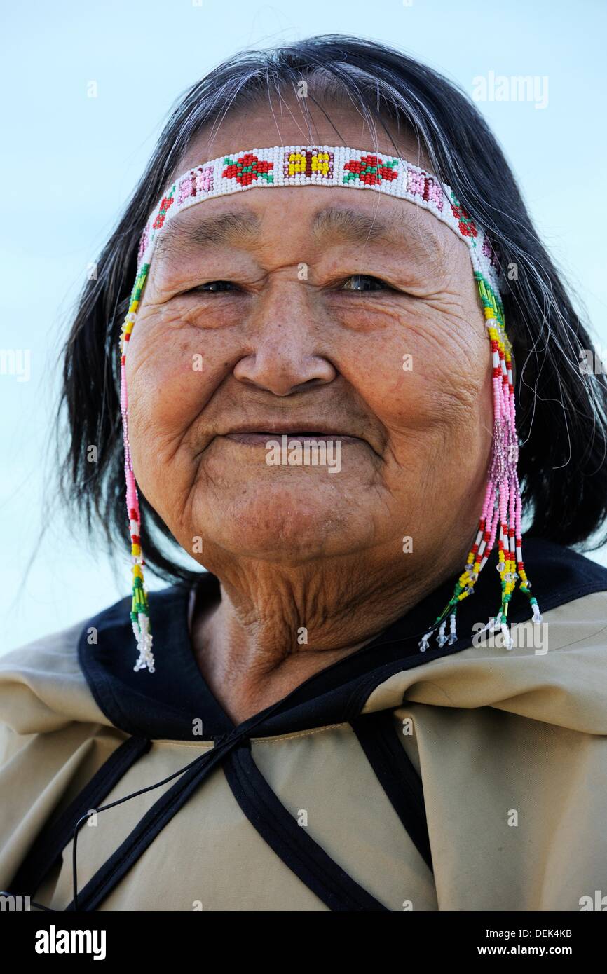 Inuit nunavut woman Banque de photographies et d’images à haute ...