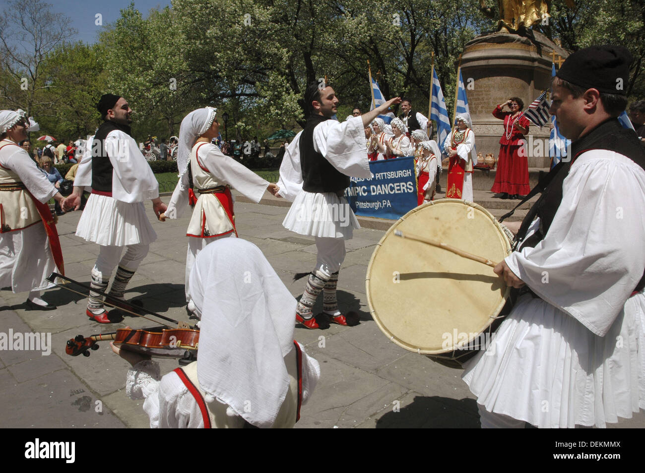 Sirtaki de danse grecque Banque de photographies et d’images à haute ...