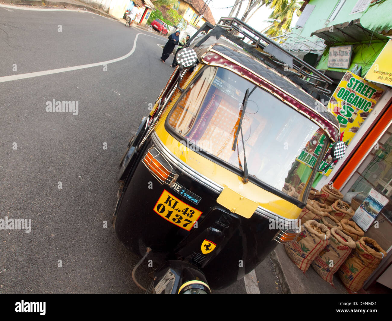 Cng rickshaw Banque de photographies et d’images à haute résolution - Alamy