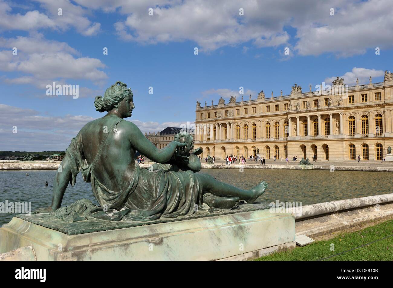 Statue de nymphe, sculpteur Etienne Le Hongre, Foundry Balthasar Keller ...