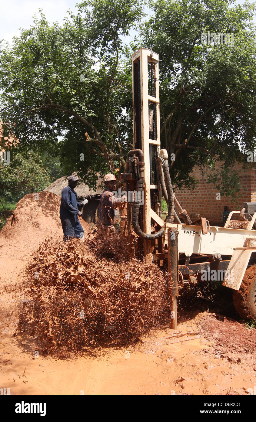 Eau potable forage afrique Banque de photographies et d’images à haute ...
