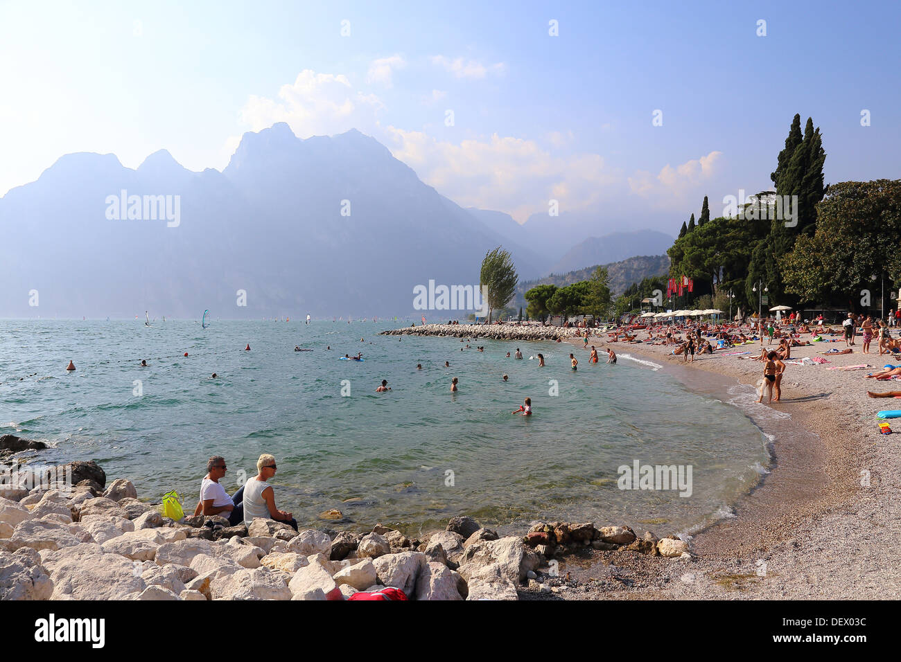 Plage torbole lac de garde Banque de photographies et d’images à haute ...