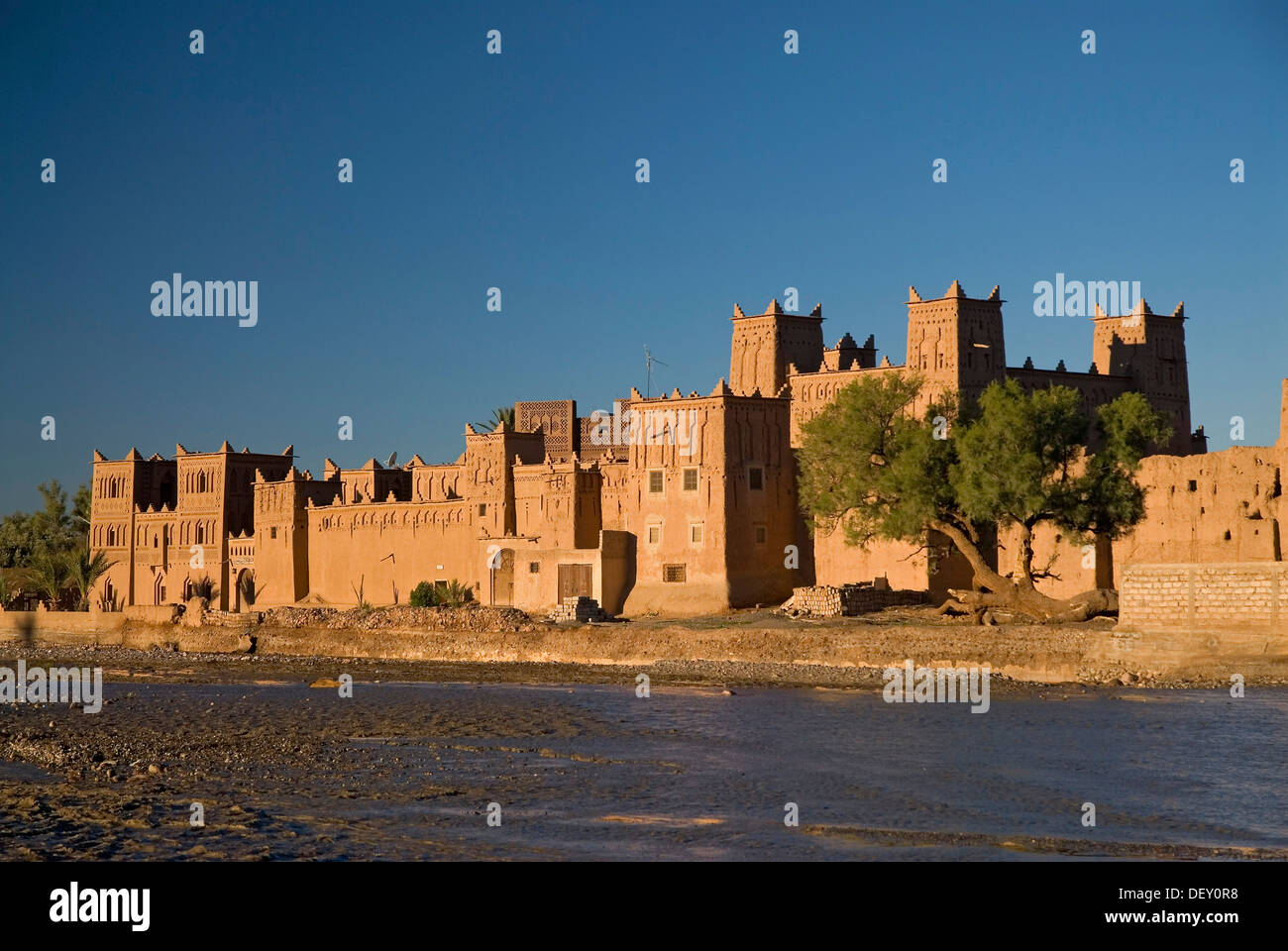 Kasbah amerhidil Banque de photographies et d’images à haute résolution ...