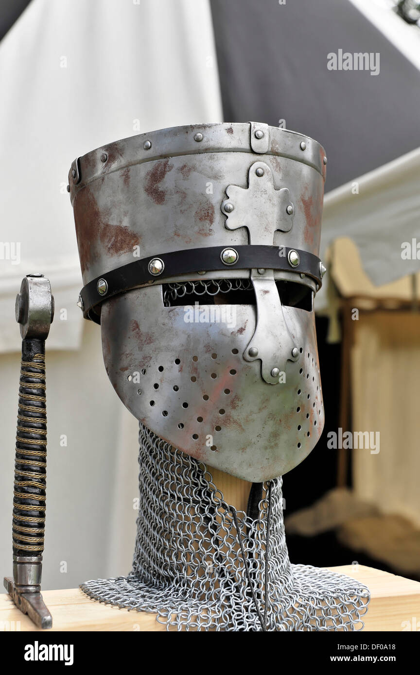 Casque de chevalier Banque de photographies et d’images à haute ...