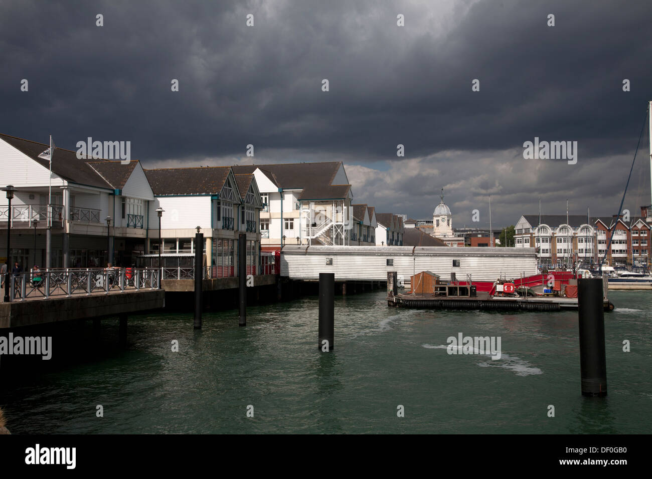 Southampton docks at night Banque de photographies et d’images à haute ...