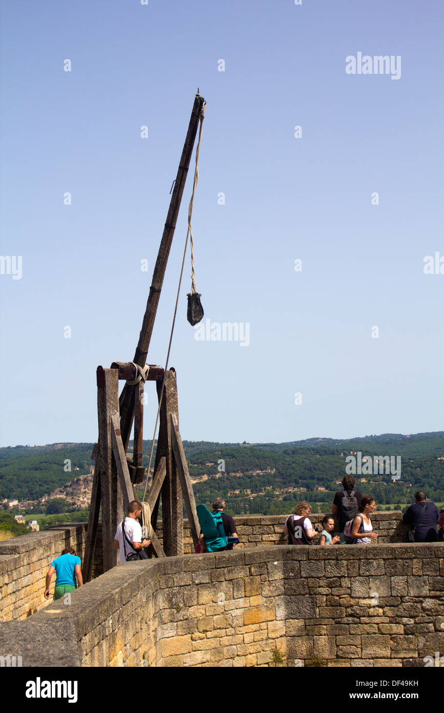 Battle defense siege engine counterweight trebuchet counterpoise ...