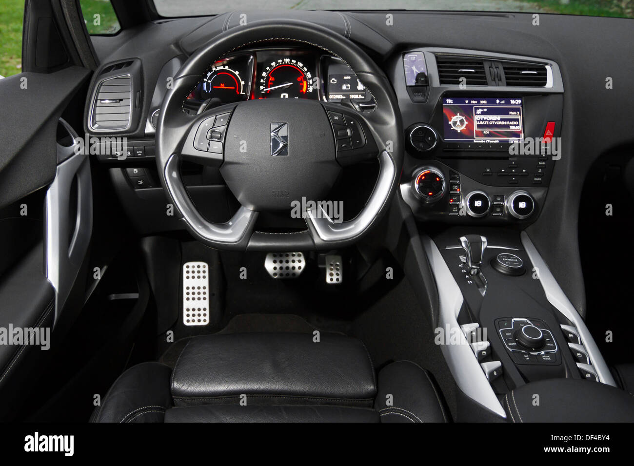 L'hybride citroen ds5 Banque de photographies et d’images à haute ...