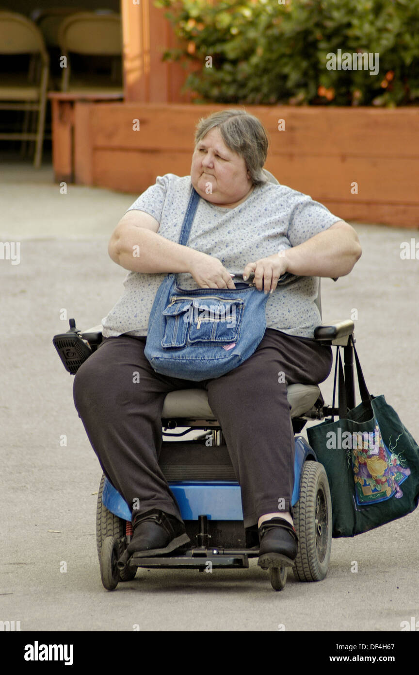Obese woman wheelchair Banque de photographies et d’images à haute ...