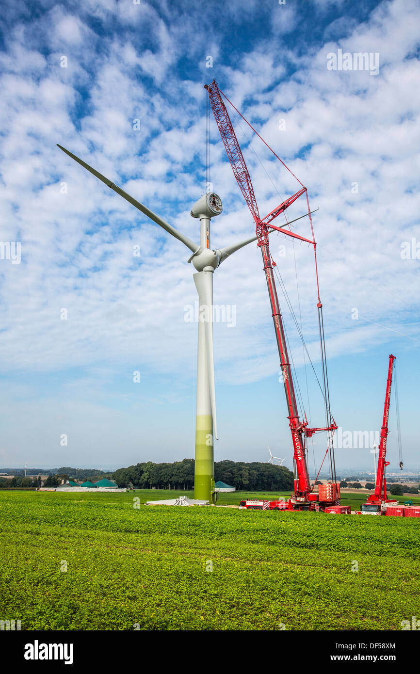 La construction, l'installation d'une éolienne. Les éoliennes, les ...