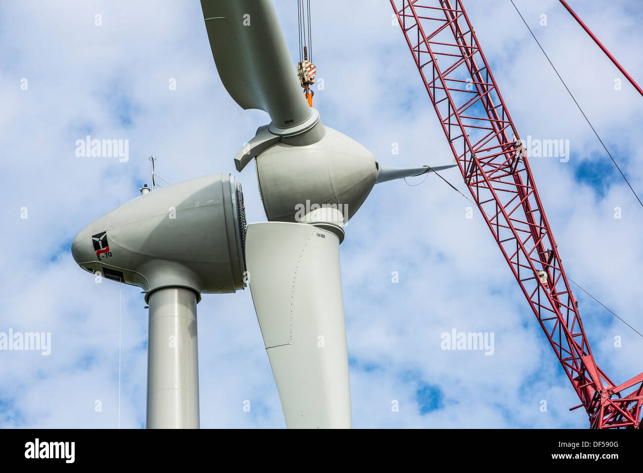 La construction, l'installation d'une éolienne. Les éoliennes, les ...