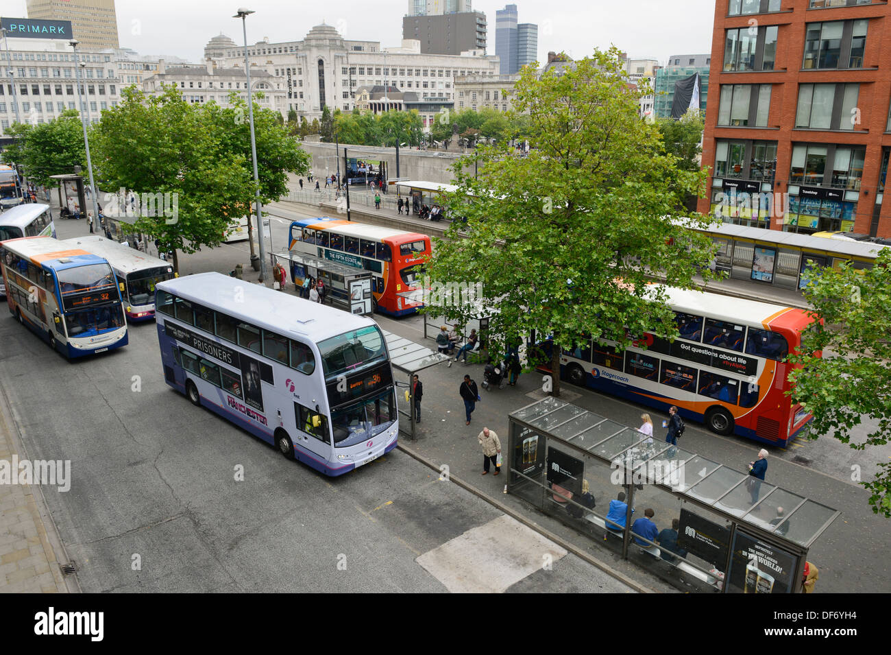 Tram and bus station manchester Banque de photographies et d’images à ...