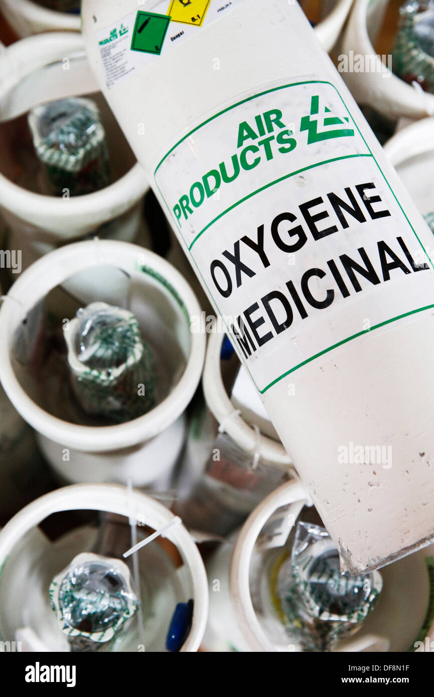 Oxygen bottles Banque de photographies et d’images à haute résolution ...