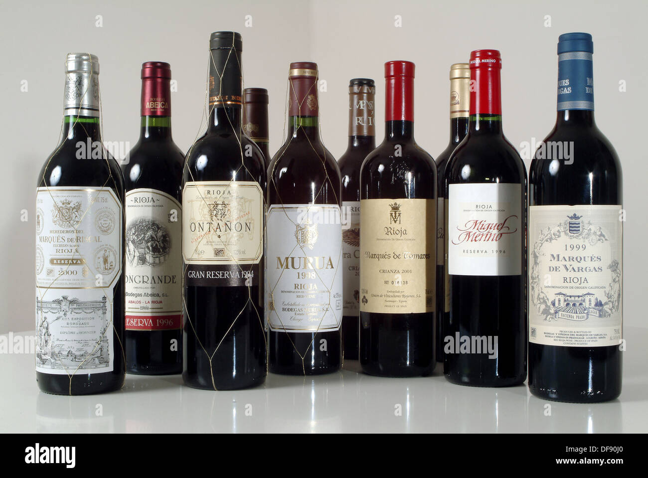 Rioja wine bottle label Banque de photographies et d’images à haute ...