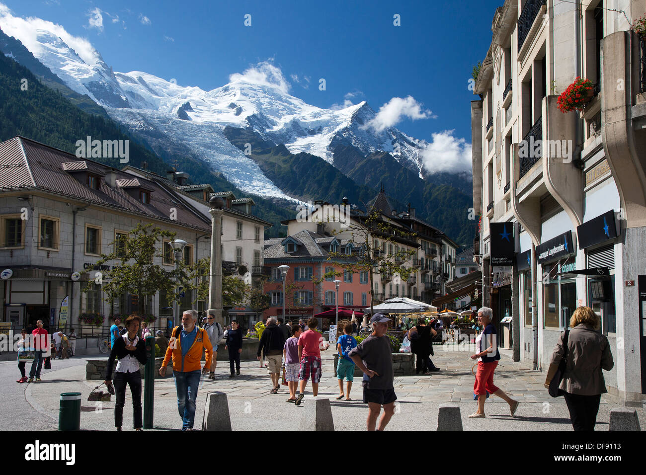 Centre de Chamonix, avec le Mont Blanc en arrière-plan, Alpes Photo ...