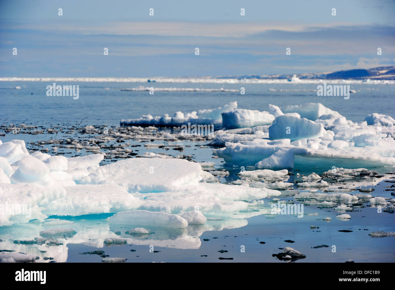 La fonte de la glace, banquise, Arctic Bay, île de Baffin, Nunavut ...