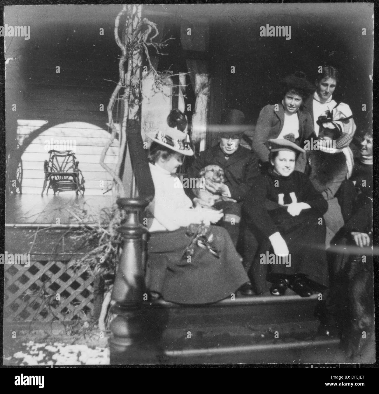 Une photo montrant le président Franklin D. Roosevelt avec son père ...