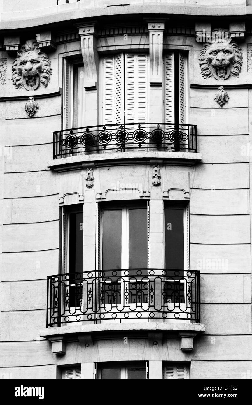 Balcons paris Banque d'images noir et blanc - Alamy