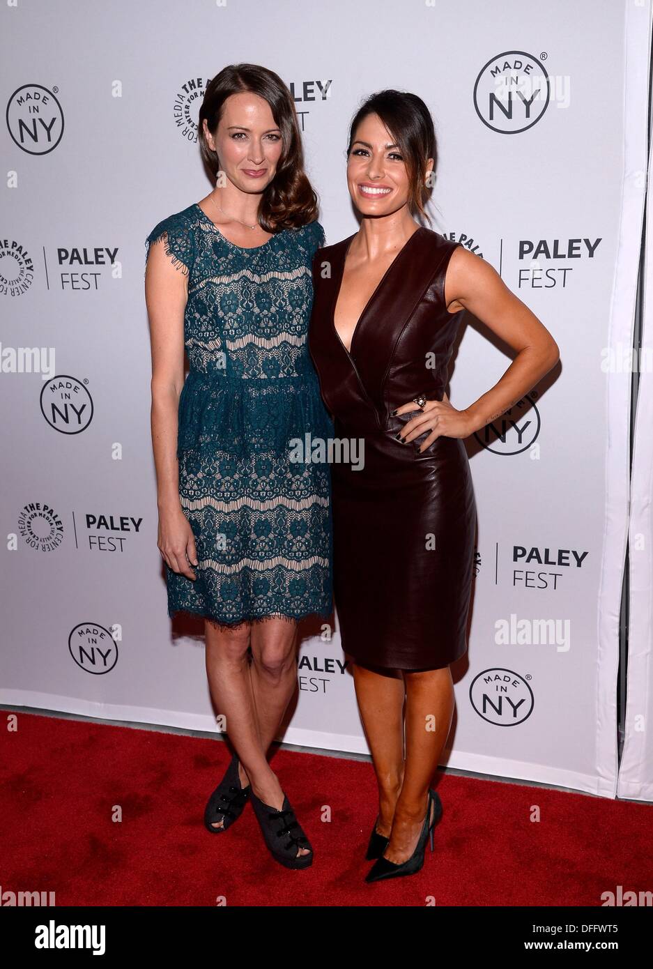 Amy acker and sarah shahi Banque de photographies et d’images à haute ...