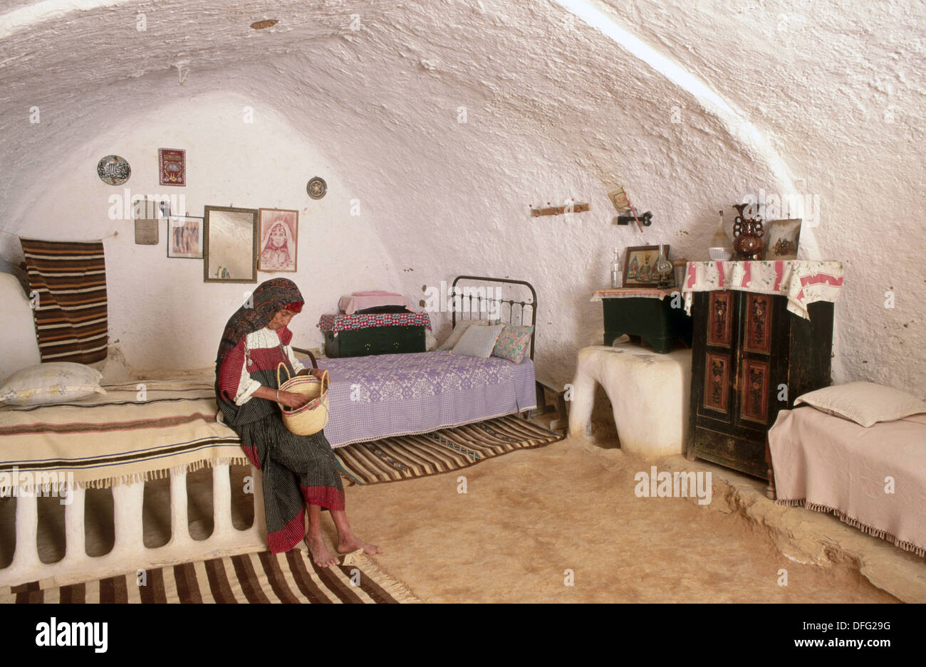 Berber Woman Troglodyte Matmata Tunisia Banque d'image et photos - Alamy