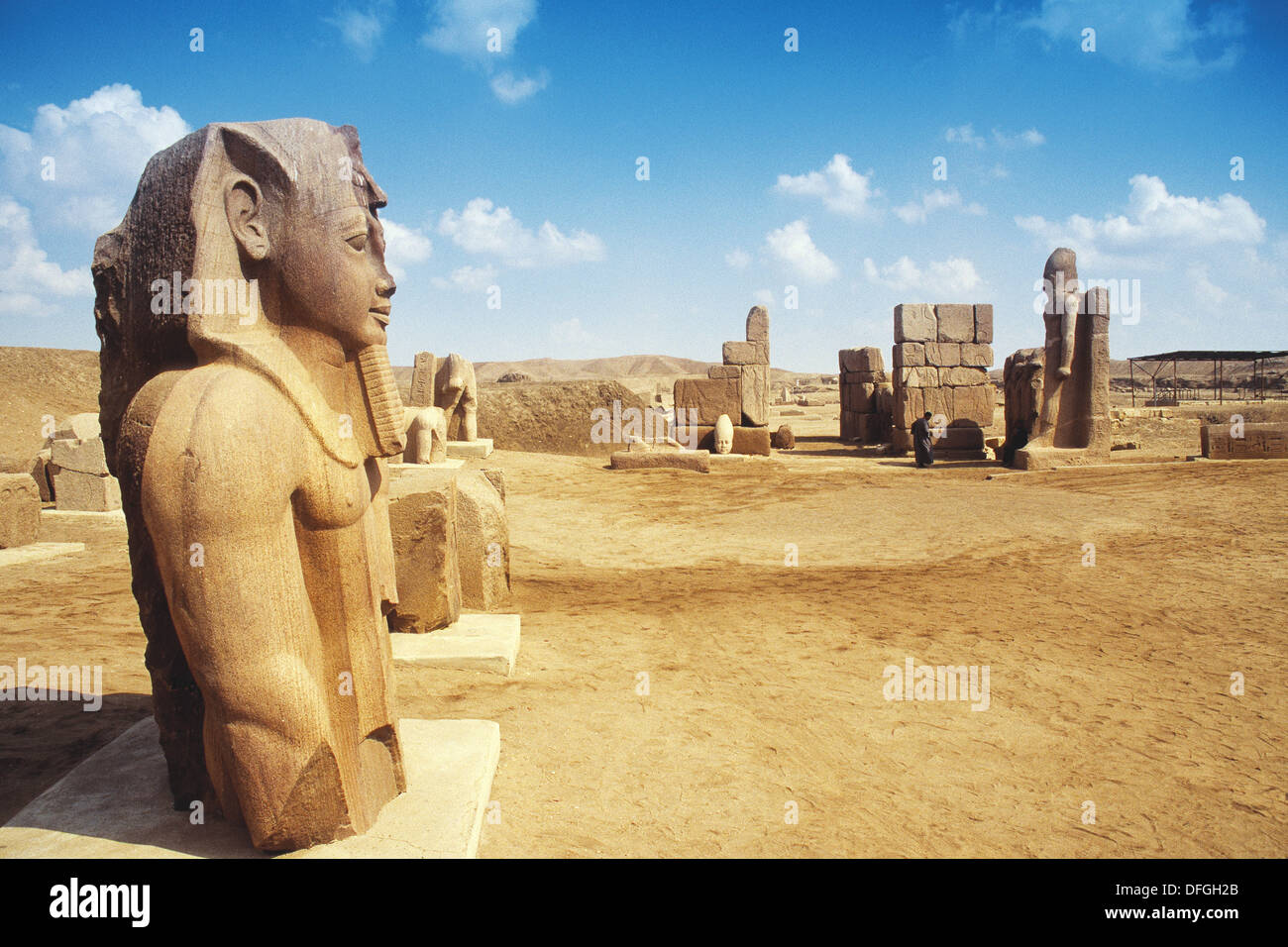 Ruins of tanis egypt Banque de photographies et d’images à haute ...