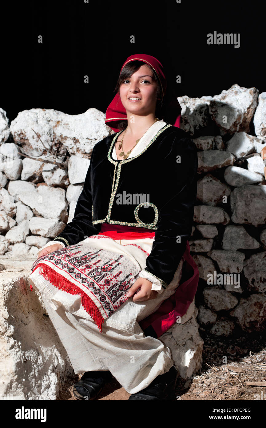 Traditional crete costume Banque de photographies et d’images à haute ...