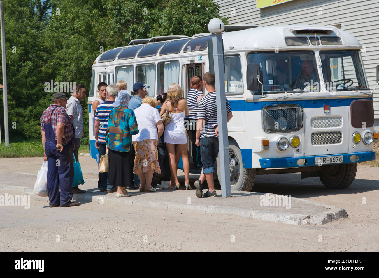 Vieux petit bus Banque de photographies et d’images à haute résolution ...