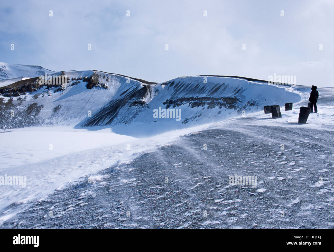 Cratère du volcan Krafla Viti à zone géothermique et en hiver, au Nord ...
