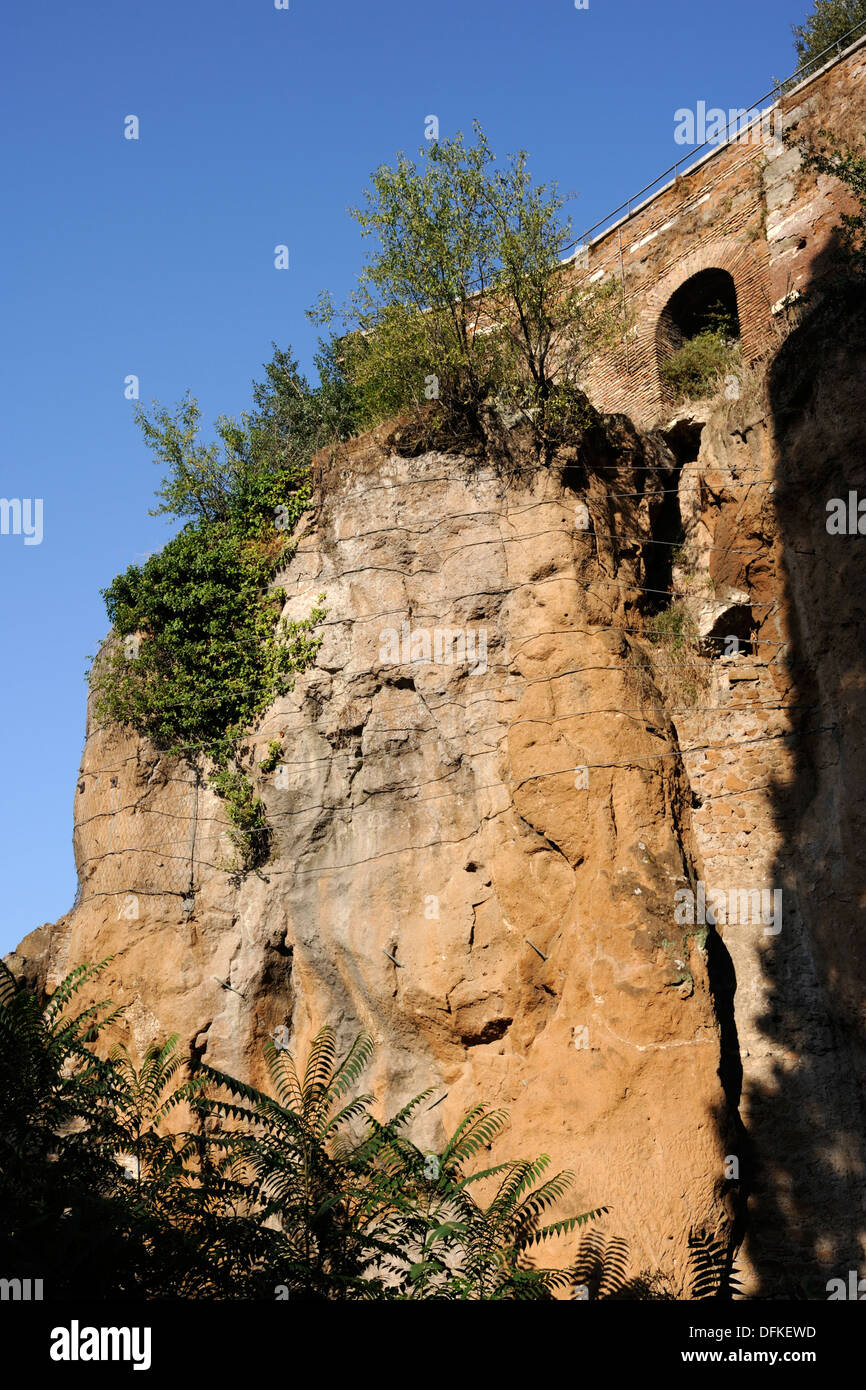 L'Italie, Rome, rupe tarpea, Roche tarpéienne Photo Stock - Alamy