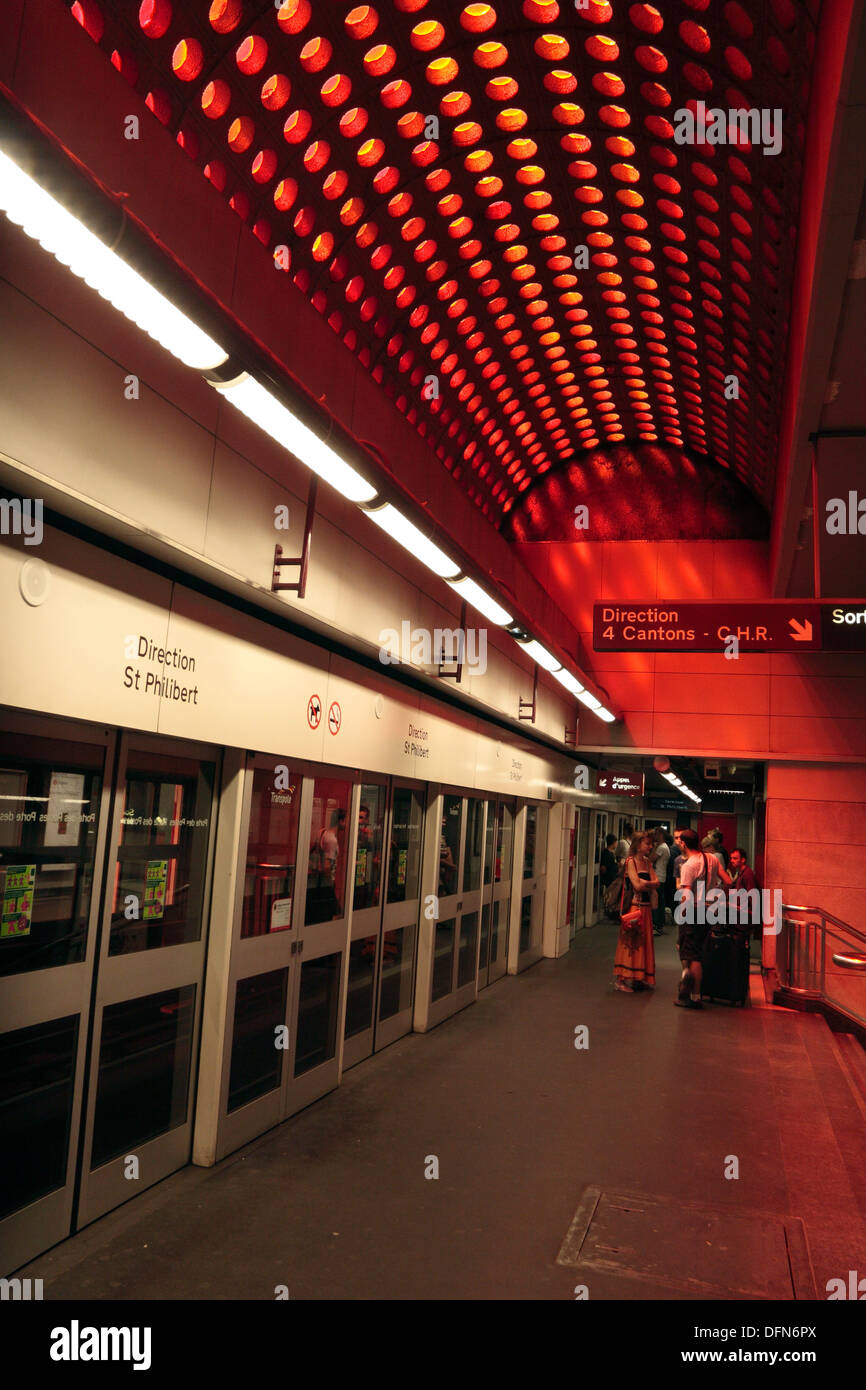 Le transport en commun metro lille Banque de photographies et d’images ...