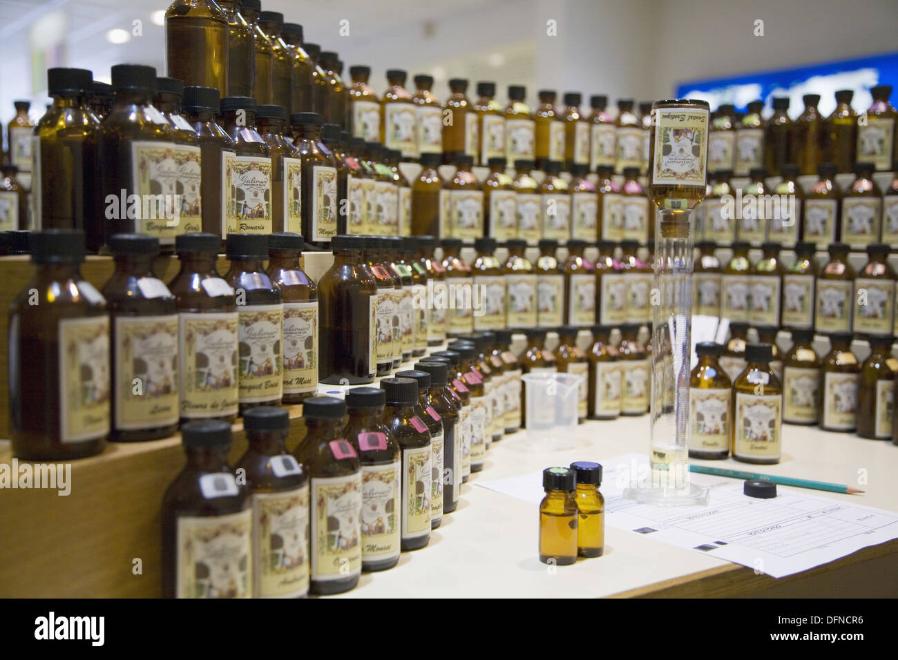 Perfume factory Banque de photographies et d’images à haute résolution ...