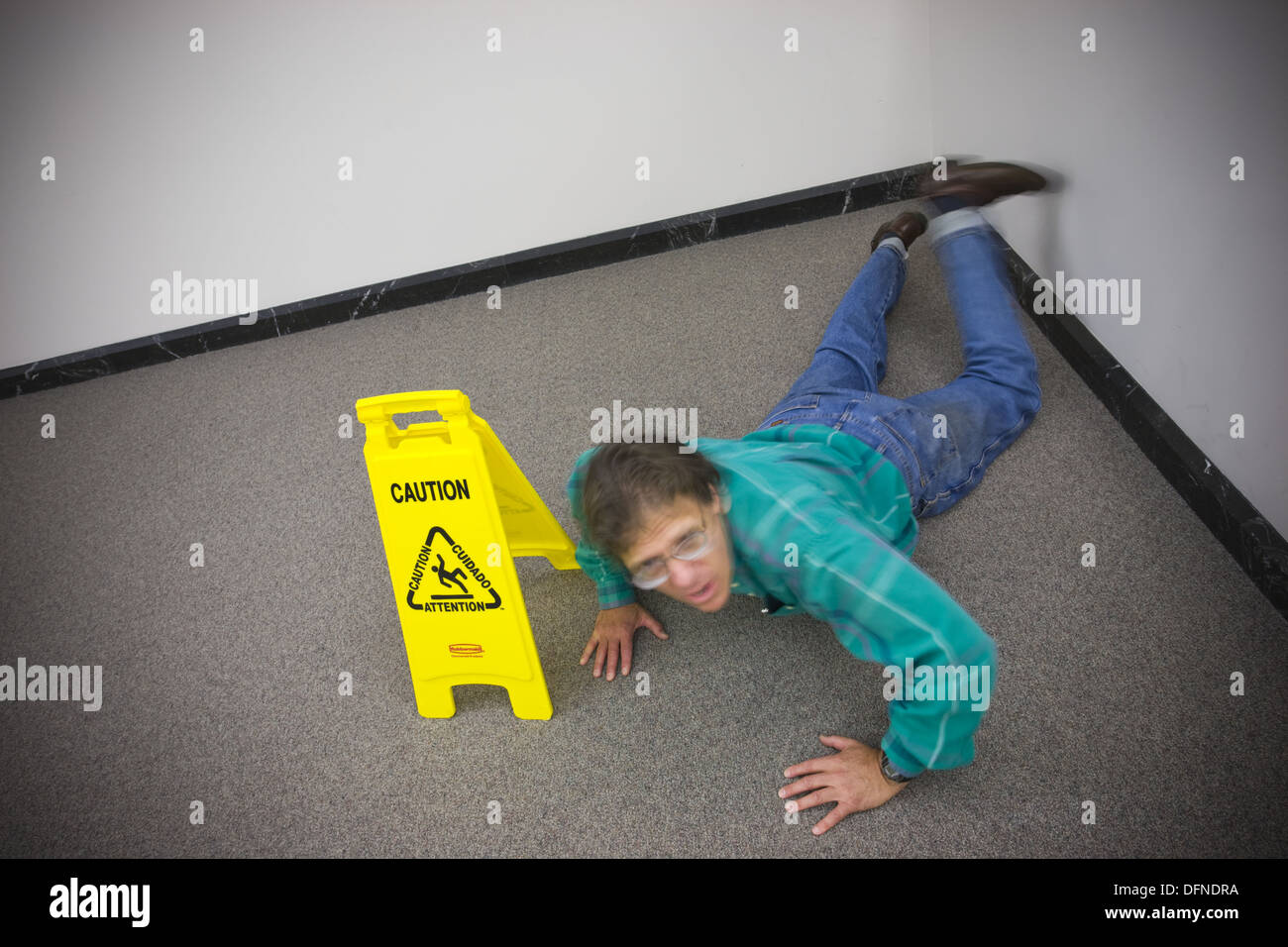 Man falling building accident Banque de photographies et d’images à ...