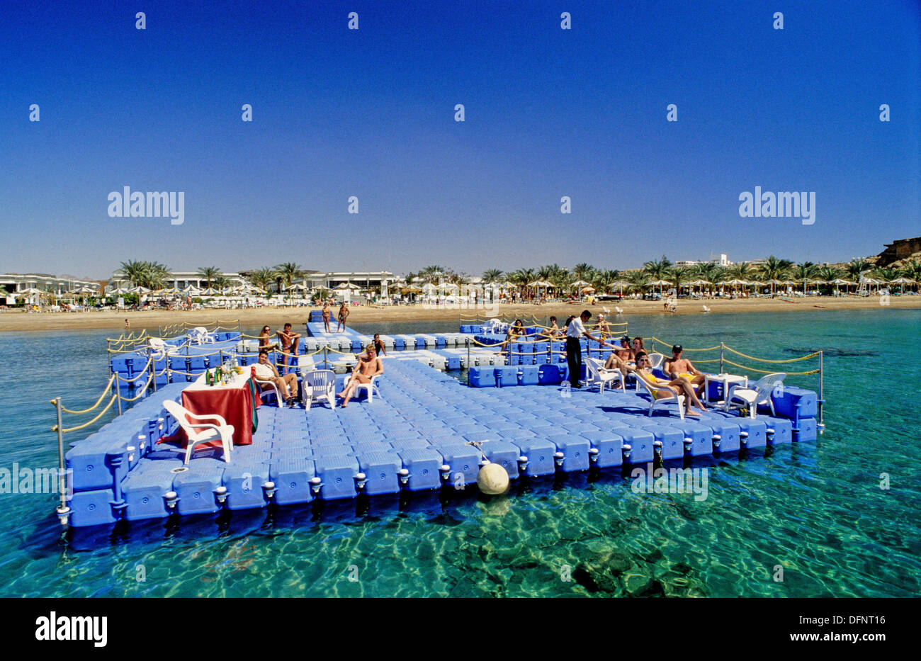 Floating bar Banque de photographies et d’images à haute résolution - Alamy