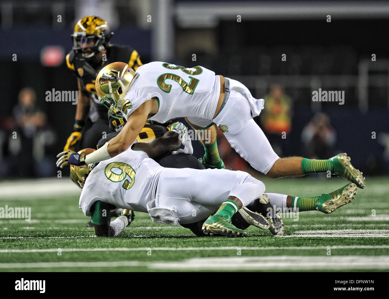 Arizona State Sun Devils en marche arrière D.J. Foster (8) porte la ...